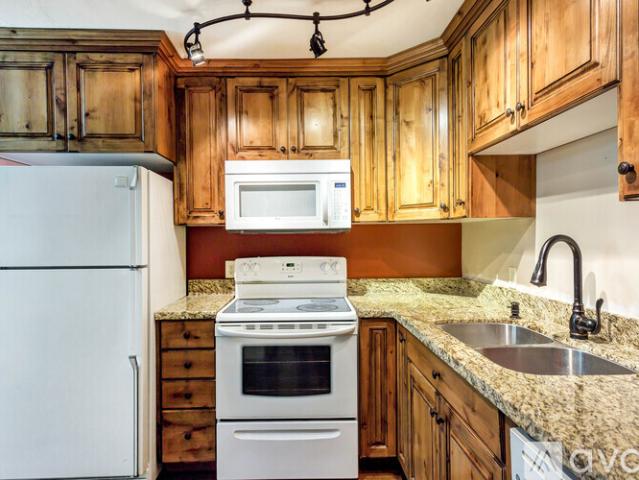 2 BR, 1 BA Apartment 438 N Center St, Unit 305, Salt Lake City, UT 84103