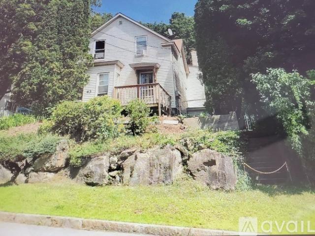 2 BR, 1 BA Apartment 43 Avery Street, Unit Unit 2, Laconia, NH 03246