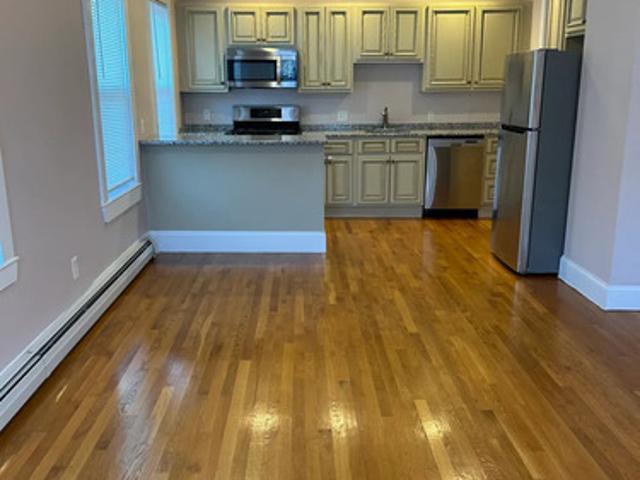 2 BR, 1 BA Apartment 43 Savin Ave, Unit 1, Norwood, MA 02062