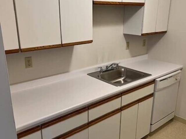 2 BR, 1 BA Apartment 4 Cedar Street, Unit 304, Wellesley, MA 02481