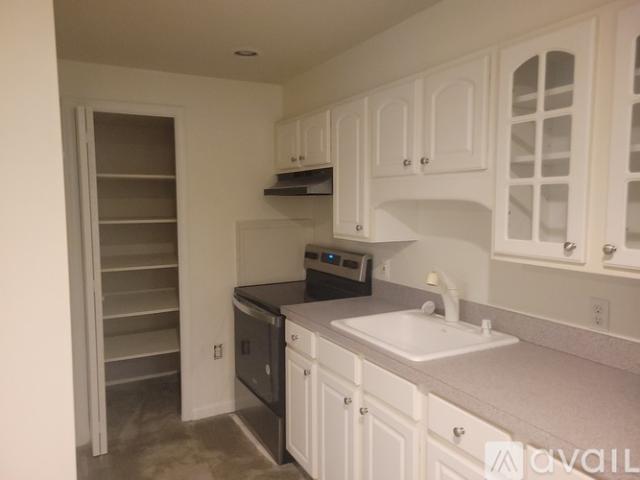 2 BR, 1 BA Apartment 4 Apple Blossom Court, Stafford, VA 22554