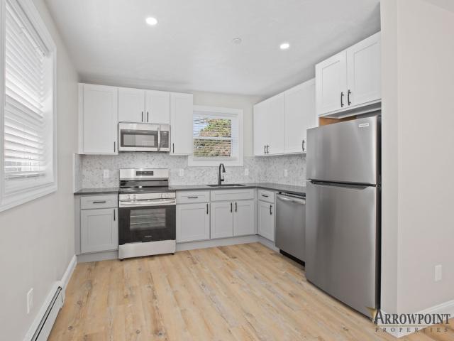 2 BR, 1 BA Apartment 4 Manor Drive, Groveland, MA 01834