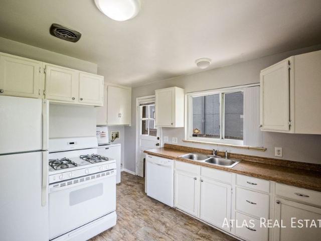 2 BR, 1 BA Apartment 4 S Jackson Street, Denver, CO 80209