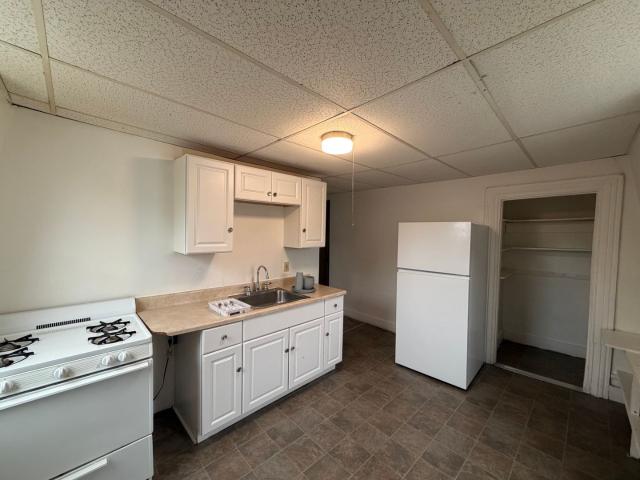 2 BR, 1 BA Apartment 4 Park Street, Haverhill, MA 01830