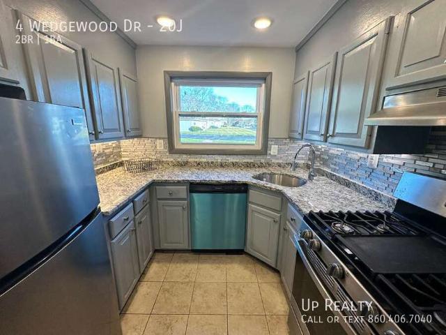 2 BR, 1 BA Apartment 4 Wedgewood Dr, Bloomfield, CT 06002