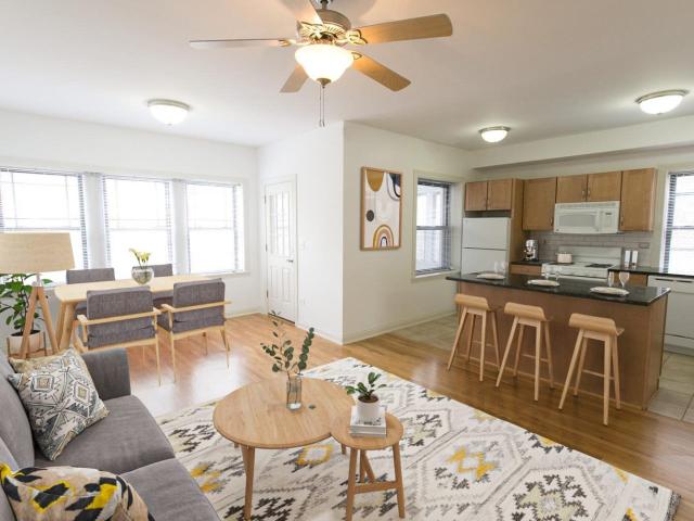 2 BR, 1 BA Apartment 5401 5405 South Drexel Boulevard Unit 5405 302, Chicago, IL 60615