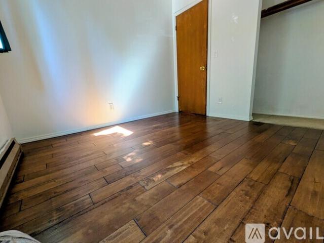 2 BR, 1 BA Apartment 5405 Southeast Lafayette Street, Portland, OR 97206