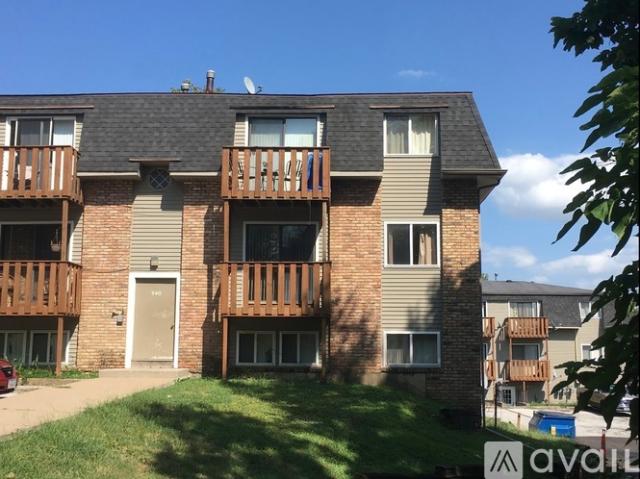 2 BR, 1 BA Apartment 540 23rd St, Unit Top floor, Bettendorf, IA 52722