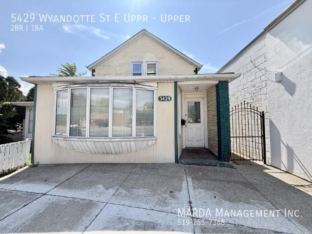 2 BR, 1 BA Apartment 5429 Wyandotte St E Uppr, Windsor, ON N8S 1L8