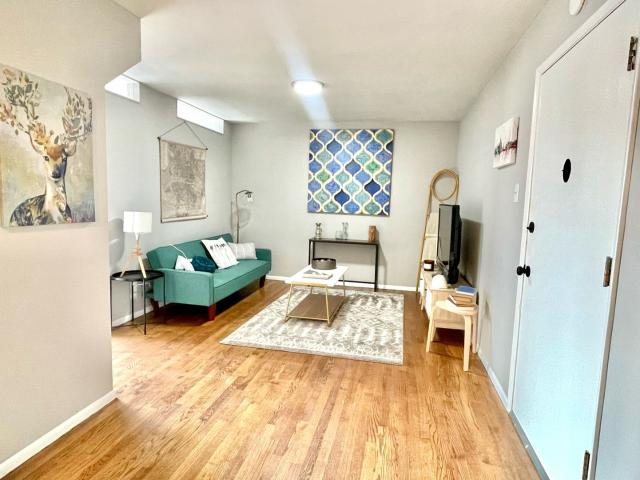 2 BR, 1 BA Apartment 5445 Chippewa St St. Louis, MO 63109