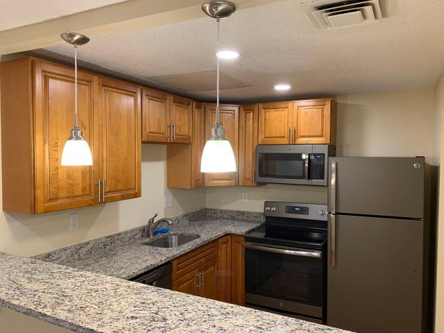 2 BR, 1 BA Apartment 544 Central Street Unit 544_03, Stoughton, MA 02072