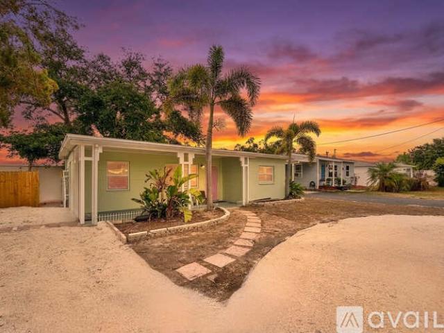 2 BR, 1 BA Apartment 5457 59th St N, St. Petersburg, FL 33709