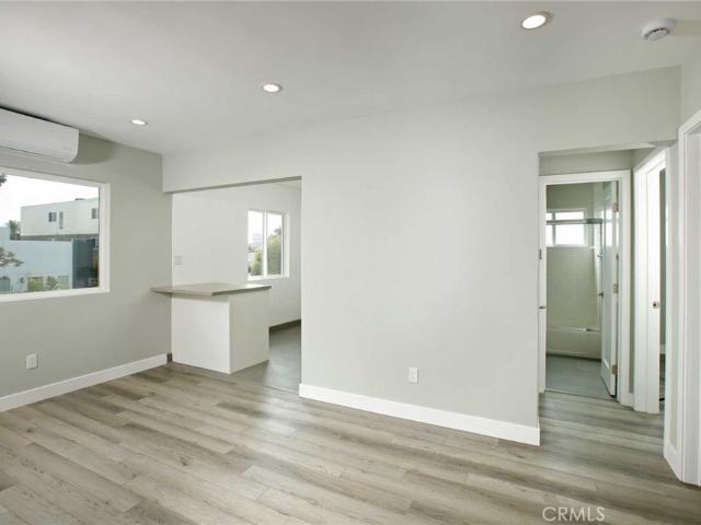 2 BR, 1 BA Apartment 5459 Carlin Street, Los Angeles, CA 90016