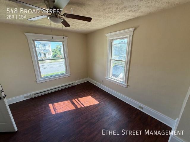 2 BR, 1 BA Apartment 548 Broad Street, Tatamy, PA 18042