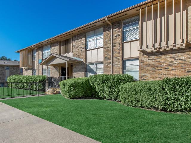 2 BR, 1 BA Apartment 5501 Adams Drive Unit 1108, Haltom City, TX 76117