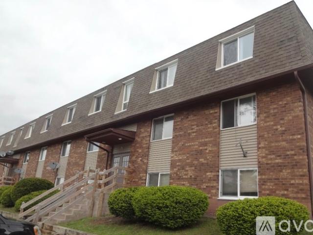 2 BR, 1 BA Apartment 5511 34th Ave, Unit Top floor apartment, Moline, IL 61265