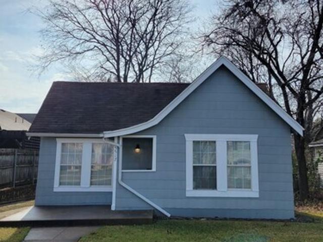 2 BR, 1 BA Apartment 5517 Pershing Avenue, Fort Worth, TX 76107