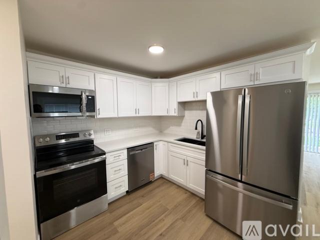 2 BR, 1 BA Apartment 5548 West Cal Sag Road, Unit 1W, Alsip, IL 60803