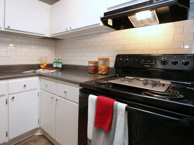 2 BR, 1 BA Apartment 555 Eaglescrest Village Ln Unit 611 17, Roswell, GA 30076
