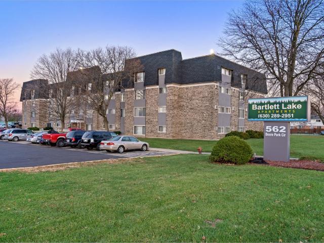 2 BR, 1 BA Apartment 562 Deere Park Cir #106 Unit 210, Bartlett, IL 60103