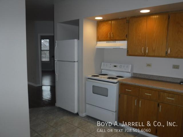 2 BR, 1 BA Apartment 5657 S Indiana Ave Apt 2ND, Chicago, IL 60637