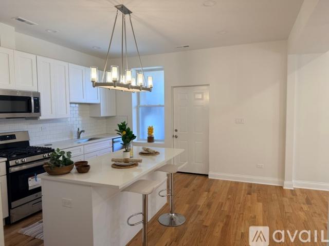 2 BR, 1 BA Apartment 5676 W Washington Blvd, Unit 1, Chicago, IL 60644