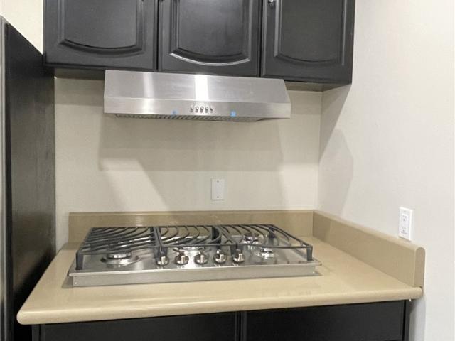 2 BR, 1 BA Apartment 5700 Etiwanda Avenue, Los Angeles, CA 91356