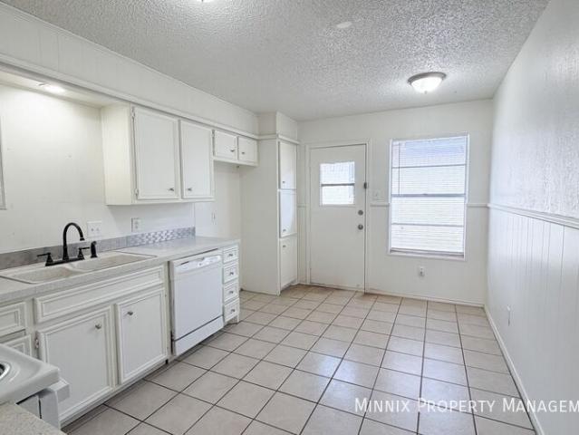 2 BR, 1 BA Apartment 5710 Brownfield Dr Lubbock, TX 79414