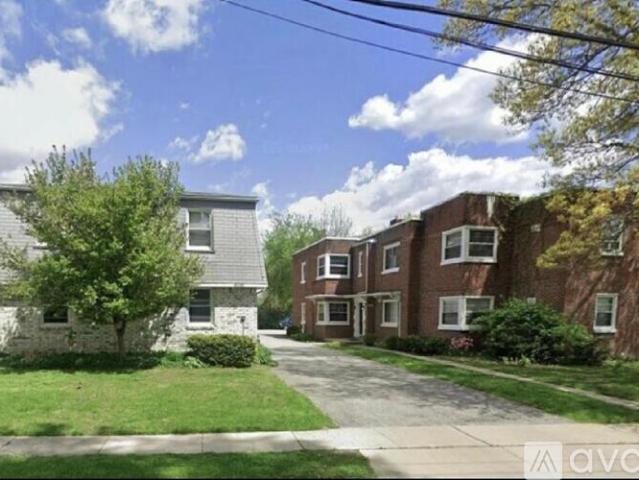 2 BR, 1 BA Apartment 5714 Phillips Ave, Unit 2, Sylvania, OH 43560