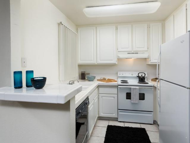2 BR, 1 BA Apartment 5727 Canoga Avenue Unit 017 264, Woodland Hills, CA 91367