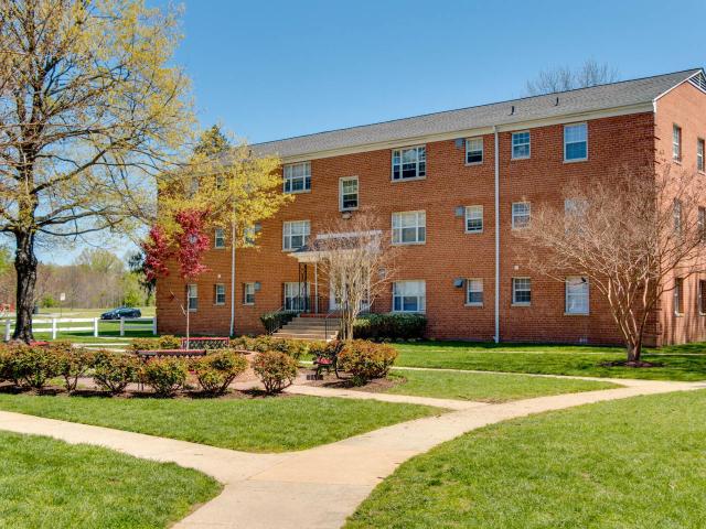 2 BR, 1 BA Apartment 5735 29th Ave Unit 2803 203, Hyattsville, MD 20782
