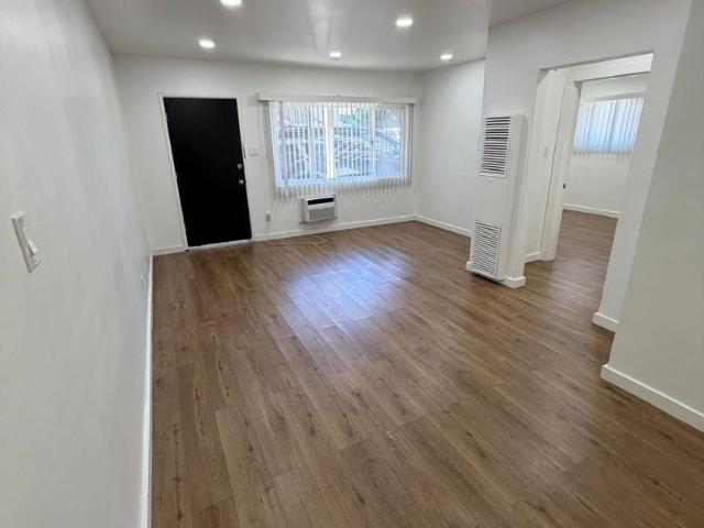 2 BR, 1 BA Apartment 5739 Halbrent Ave, Van Nuys, CA 91411