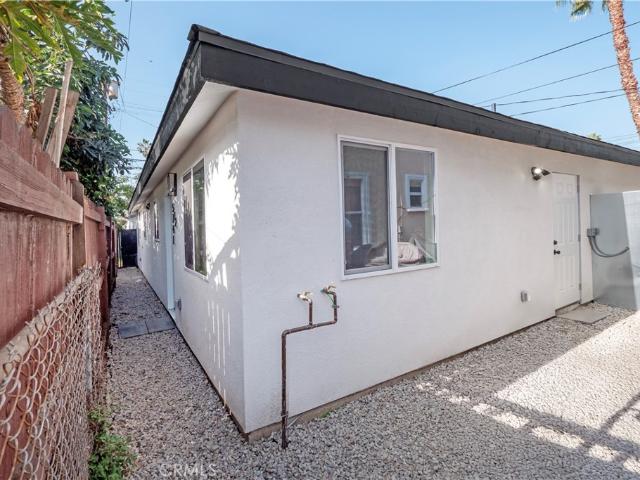 2 BR, 1 BA Apartment 5741 South St Andrews Place, Los Angeles, CA 90062