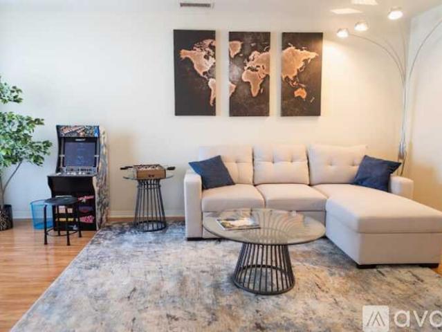 2 BR, 1 BA Apartment 5756 Case Avenue Front Home, Los Angeles, CA 91601