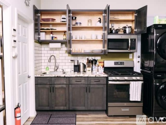 2 BR, 1 BA Apartment 5756 Case Avenue, Los Angeles, CA 91601