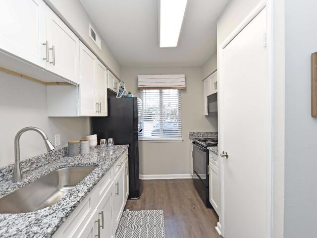 2 BR, 1 BA Apartment 5801 Altama Avenue Unit 02A, Brunswick, GA 31525