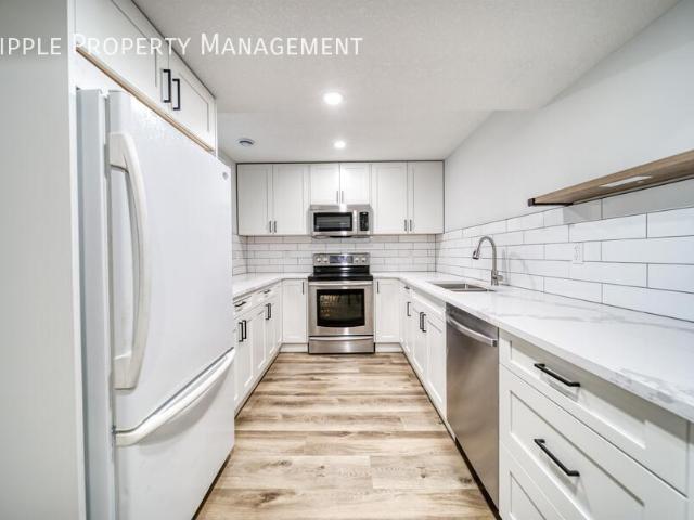 2 BR, 1 BA Apartment 5808 Dalridge Hl NW, Calgary, AB T3A 1L9
