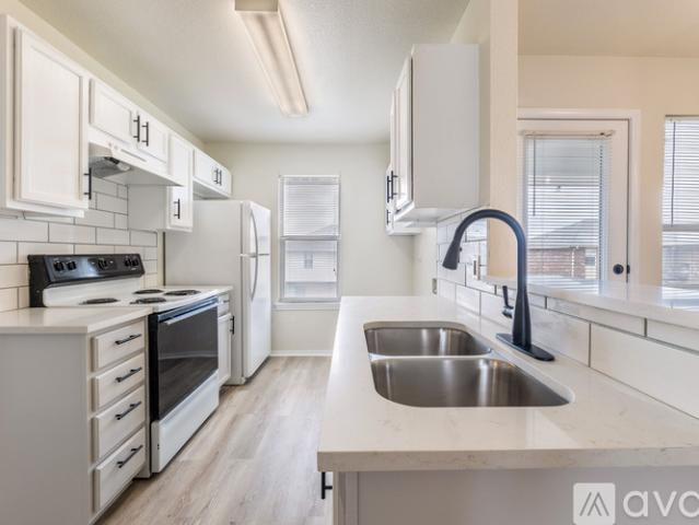 2 BR, 1 BA Apartment 5810 Redstone Dr, Unit B, Killeen, TX 76543