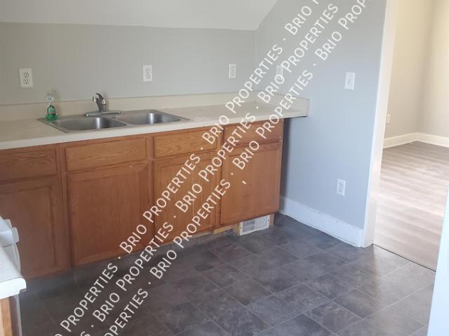 2 BR, 1 BA Apartment 5811 21st Ave, Kenosha, WI 53140