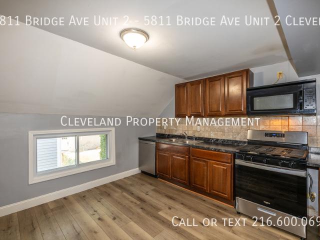 2 BR, 1 BA Apartment 5811 Bridge Ave Unit 2, Cleveland, OH 44102