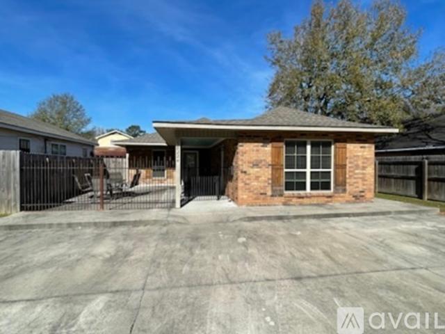 2 BR, 1 BA Apartment 58224 Canal Street, Unit B, Plaquemine, LA 70764
