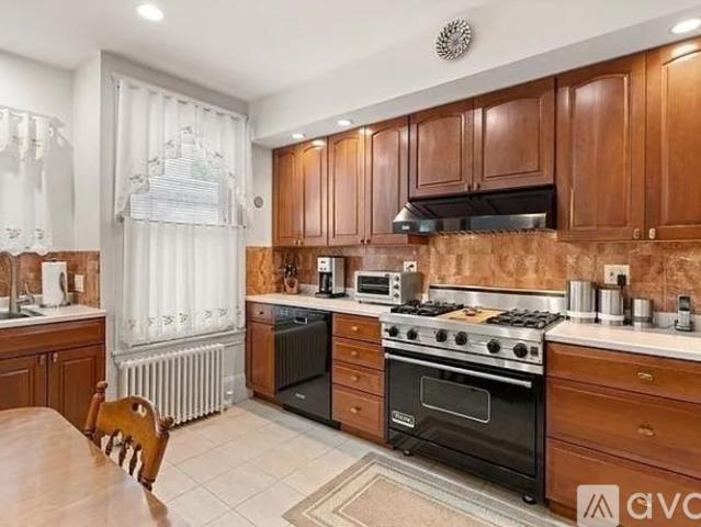 2 BR, 1 BA Apartment 58 Boston Street, Somerville, MA 02143