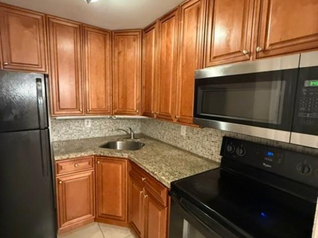2 BR, 1 BA Apartment 5972 NW 19th St, Unit 2, Lauderhill, FL 33313