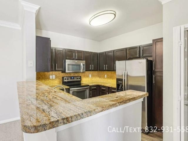 2 BR, 1 BA Apartment 5000 Hidalgo St Houston, TX 77056