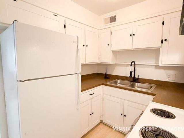 2 BR, 1 BA Apartment 5005 Ave W Lubbock, TX 79412