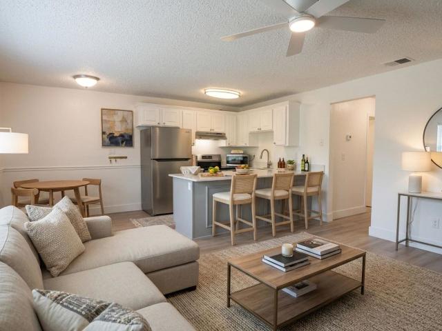 2 BR, 1 BA Apartment 5009 S West Shore Blvd Unit 58 5215 Unit 61 5215, Tampa, FL 33611