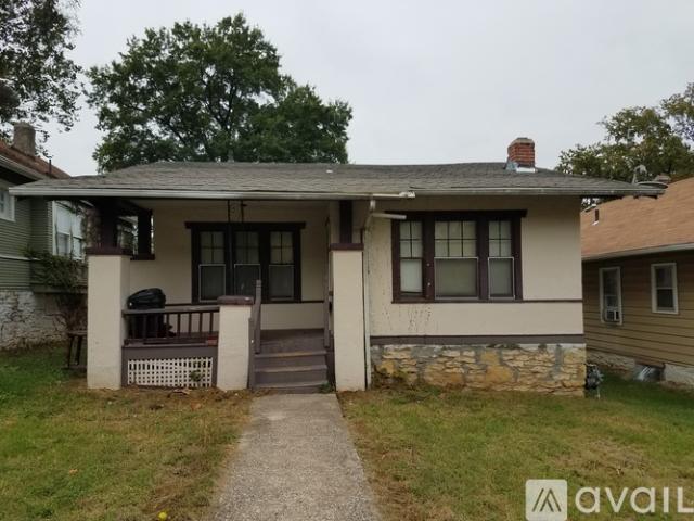 2 BR, 1 BA Apartment 5012 S Benton Ave, Kansas City, MO 64130