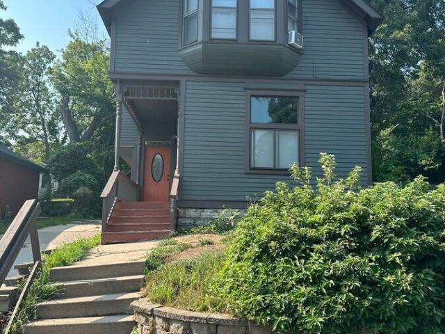 2 BR, 1 BA Apartment 504 Belvidere St E, Saint Paul, MN 55107