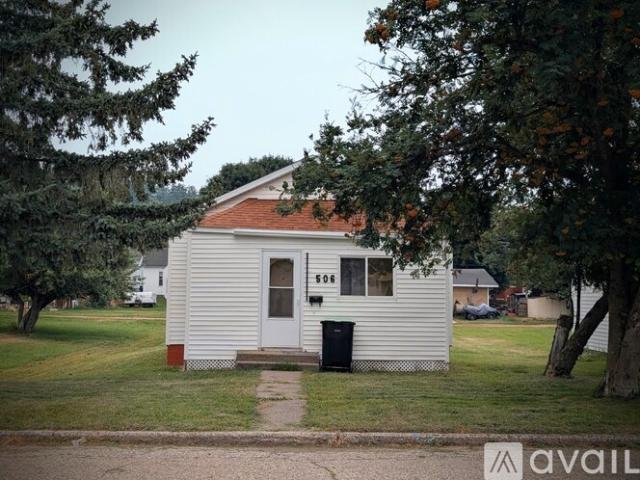 2 BR, 1 BA Apartment 506 Houghteling Street, Iron Mountain, MI 49801