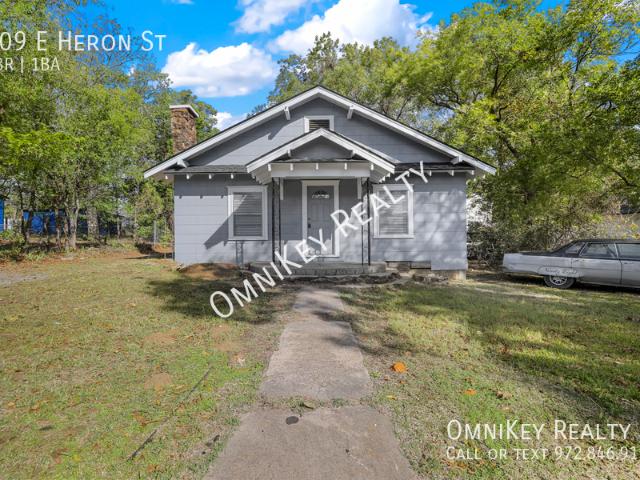 2 BR, 1 BA Apartment 509 E Heron St, Denison, TX 75021